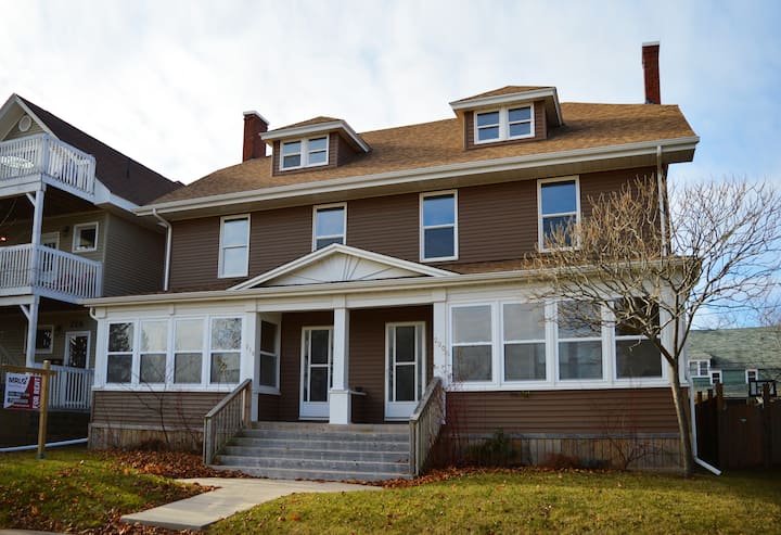 Fully Furnished 2 Bedrm Suite - Downtown Moncton - Moncton