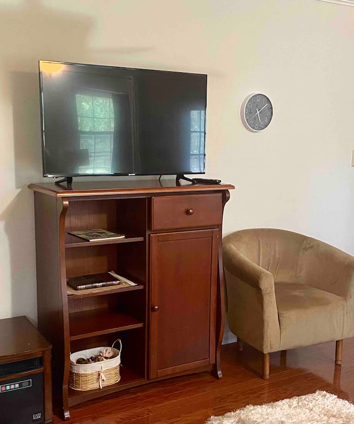 Room With Private Entrance And Private Bathroom. - Chatsworth, GA