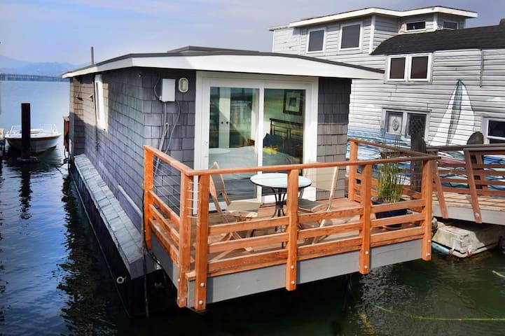 Luxury Floating Home - Houseboats for Rent in Sausalito, California ...