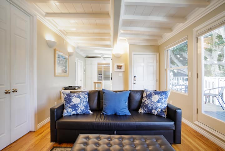 Relax In A Lovely Tree House Near The Beach - Los Angeles, CA