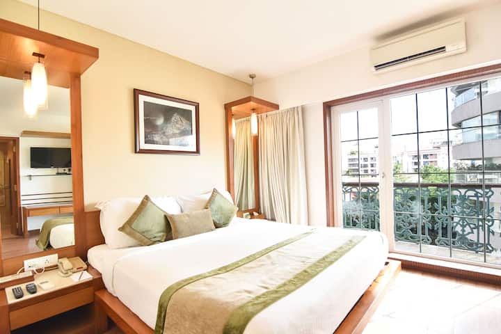 Luxurious & Spacious 1bhk Apartment In Bandra! - Mumbai