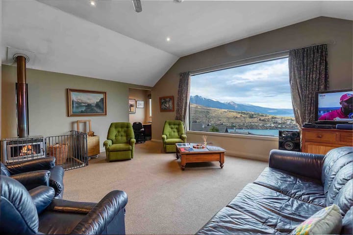Stunning Lake And Mountain Views! - ニュージーランド クイーンズタウン