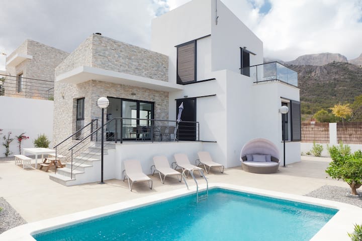 Spacious Villa With Private Heated Pool - Alfaz del Pi