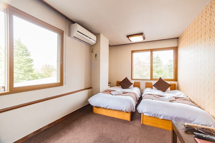 Hotels In Hakuba | Mountain View | Hotel Bar - Hakuba