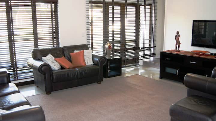 Executive Modern Apartment Near Waterfall City - Midrand