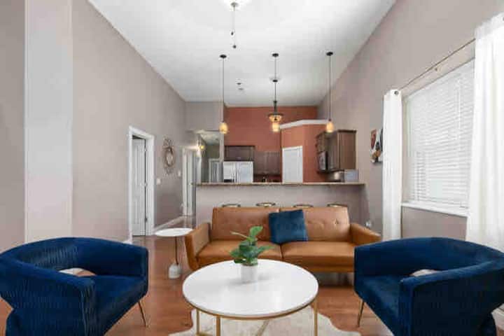 Contemporary Apartment “Downtown Belleville” - Belleville, IL