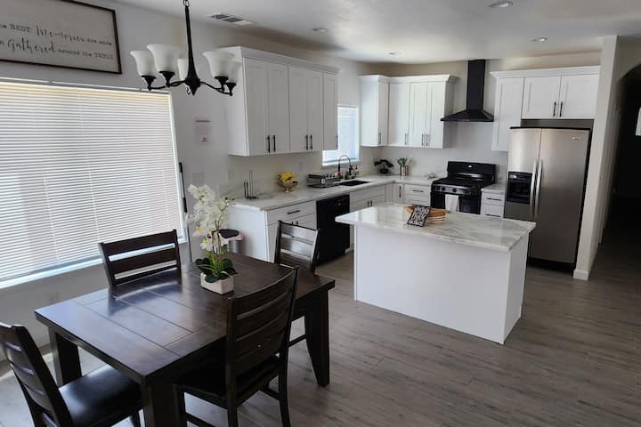 Beautiful Family Home In Merced - マーセド, CA