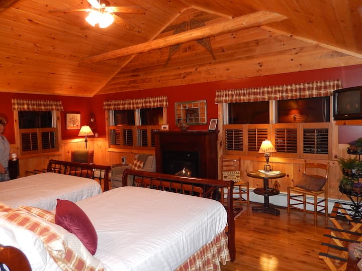 Oversized Lodge Room W/fireplace At Waterfront Inn - Saranac Lake, NY