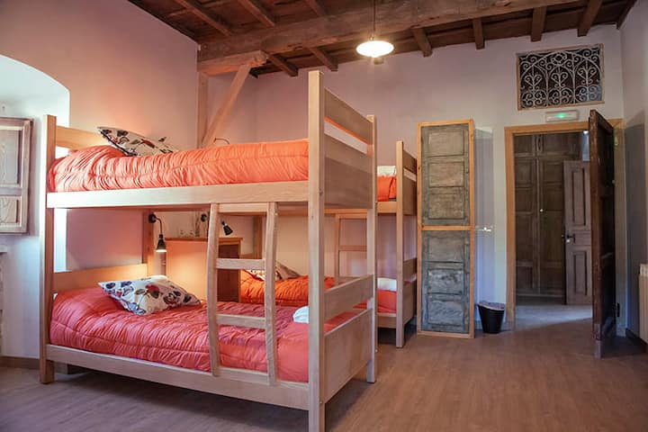 Cama En Habitación Compartida Para 6. Baño Propio - Asturias