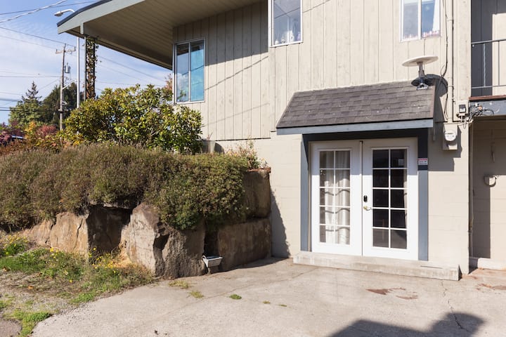 Entire 2beds Unit In West Seattle - Seattle, WA
