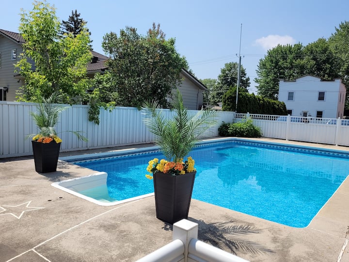 Private Pool * Bbq * 6 Beds * - Boucherville
