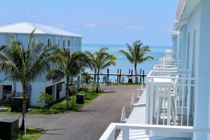 "O" Fish Ally Paradise @Ocean Isle Fishing Village - Coco Plum Beach, Marathon