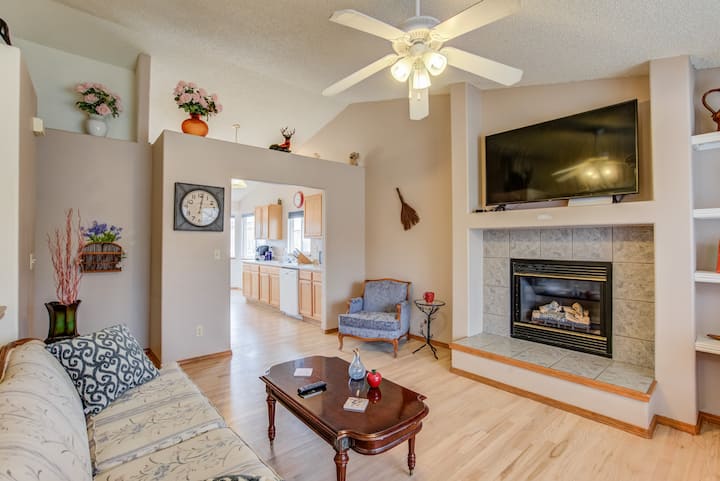 ★ Hilltop View ★ 5 Bdrm ★ Backyard ★ Family Fun ★ - Colorado Springs