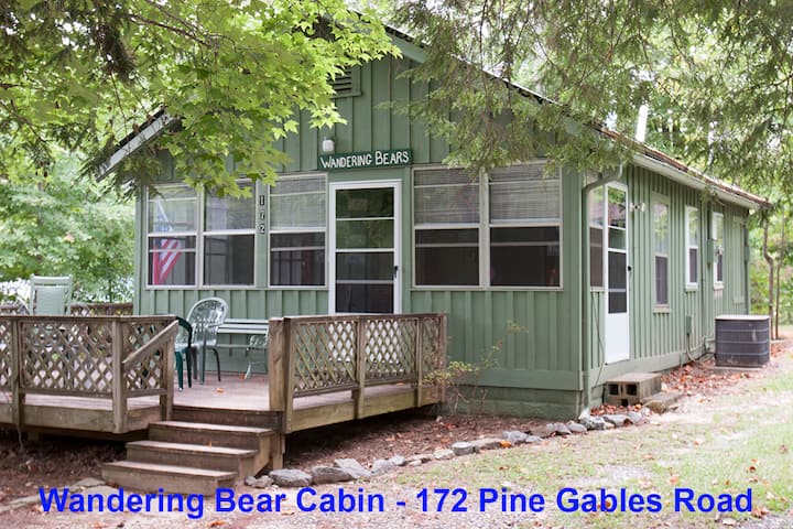 Wandering Bear Cabin, Rustic Romantic Cabin - Lake Lure, NC