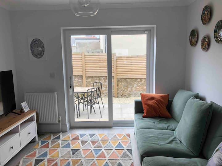 Tenby 2 Bedroom Home With Off Road Parking - Tenby