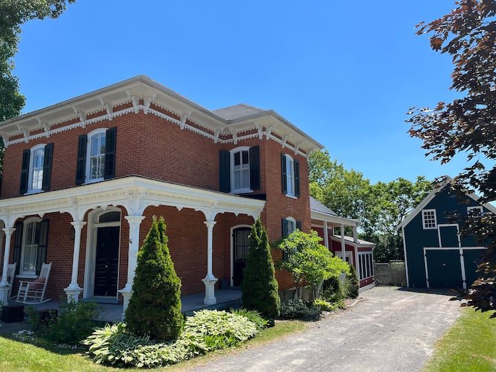 Monthly Rentals Only. Heritage Home In Bloomfield - Ontario