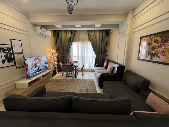 Secure Luxe Apt | Pool, Gym, Ac | Bahria Heights - イスラマバード