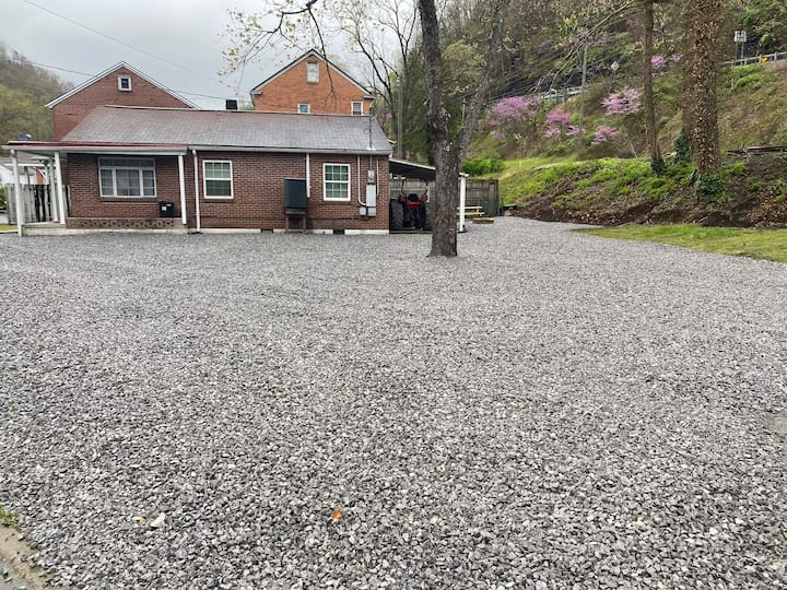 The Heartland Lodge W/50 Amp Rv Site/full Hookup - West Virginia
