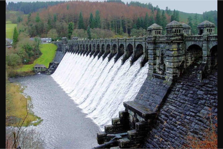 Spacious House In Rural Location - Lake Vyrnwy