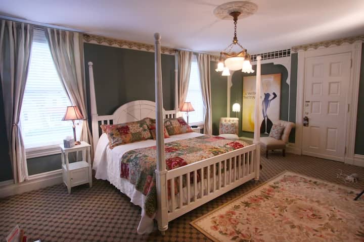 The Tydings At The Vandiver:  Victorian Elegance, Stunning Fireplace And King Bed. - Havre de Grace, MD