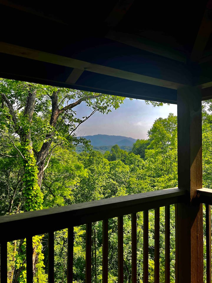 Gorgeous Smoky Mtn Views! Hot Tub | Amazing Rates! - Sevierville, TN