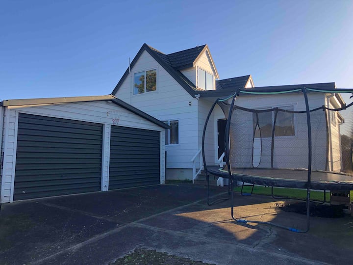 Beautiful Family Home - Auckland