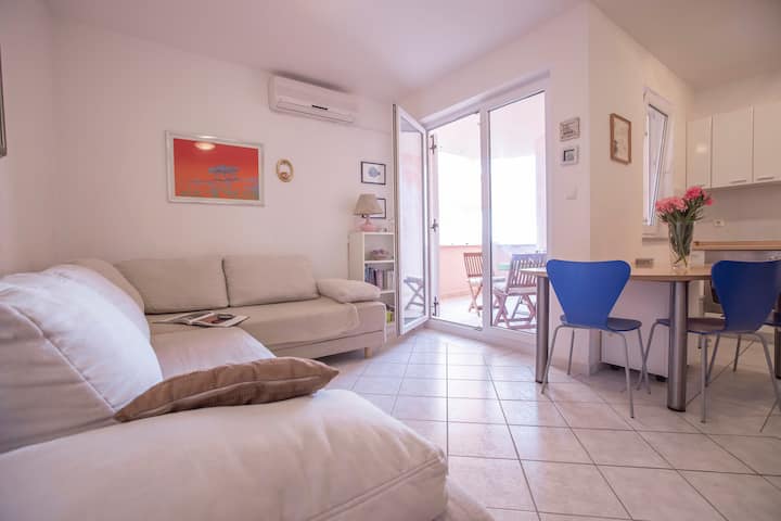 Beautiful Modern Apartment, Quiet Central Location - Novalja