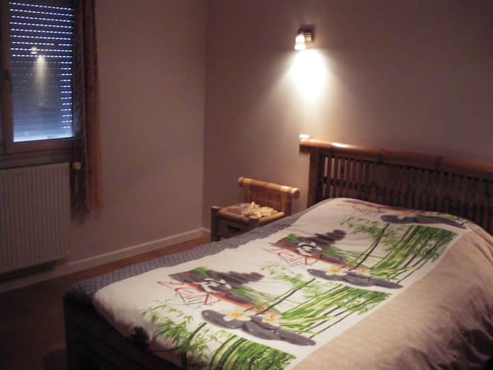 Chambre Dans Maison Plein Pied - Aix-les-Bains