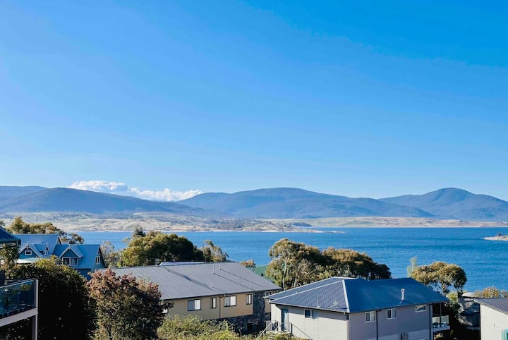 Northface One - Lake & Mountain Views! - Jindabyne