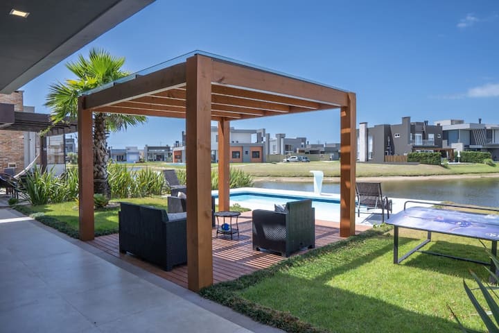 Casa De Luxo Beira Lago Em Condomínio Fechado - Xangri-Lá