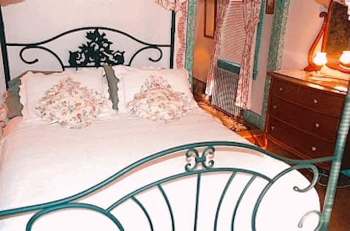 Whistler's Inn/the Garden Room (#9) - Lenox, MA