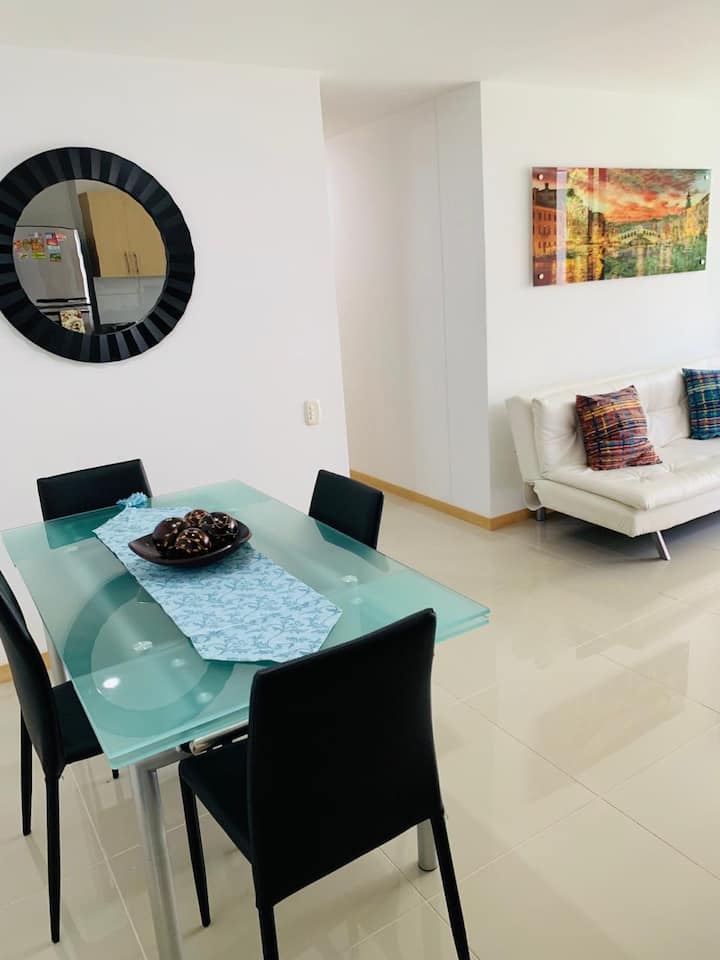 Apartamento En Loma Del Indio, Cerca De Todo. - Medellín