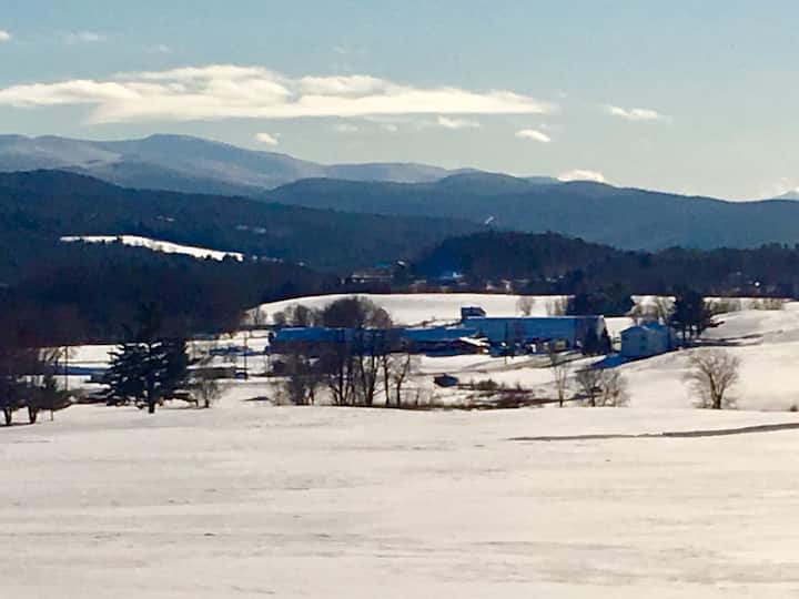 Peaceful + Cozy Farmhouse Near Jay Peak + Sutton - Vermont