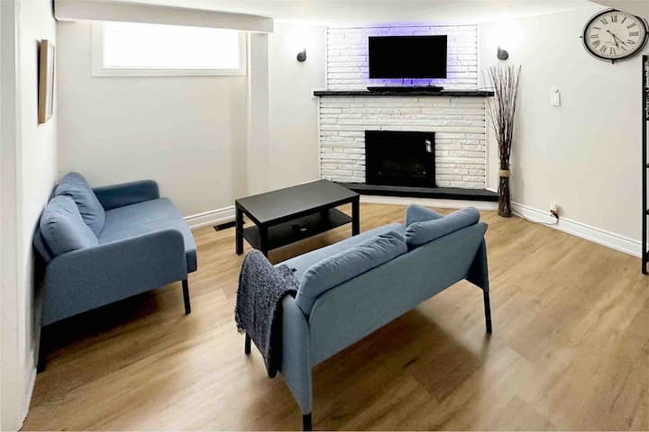 Private Bedroom, Kitchen, Bath & Parking Spot (Ev) - Toronto