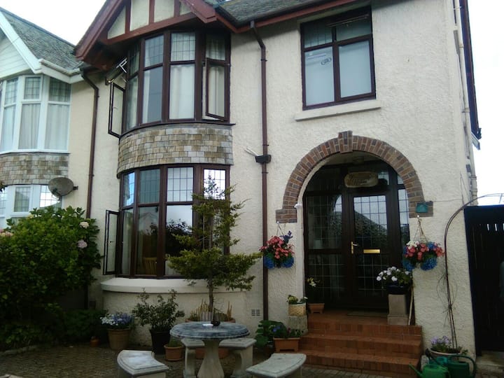 Close To Lusty Glaze Bea - Holywell