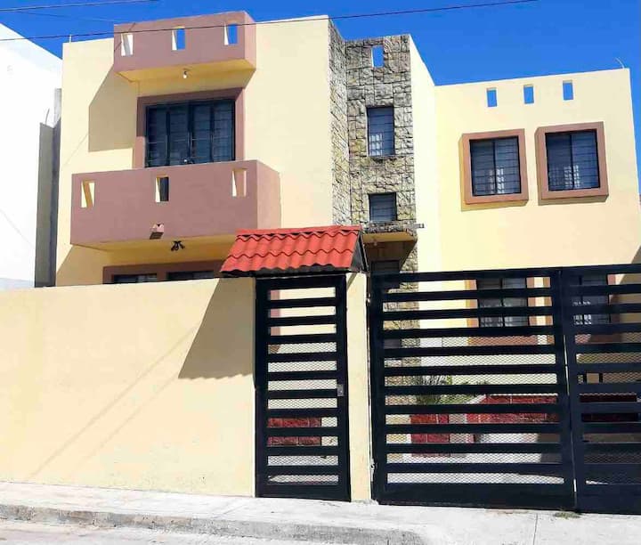 Casa Poniente En Ciudad Valles: Completa Y Segura - Ciudad Valles