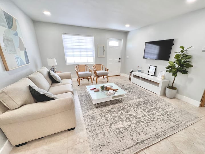 Cozy 3 Bedroom Home In Naples, Fl - Naples, FL