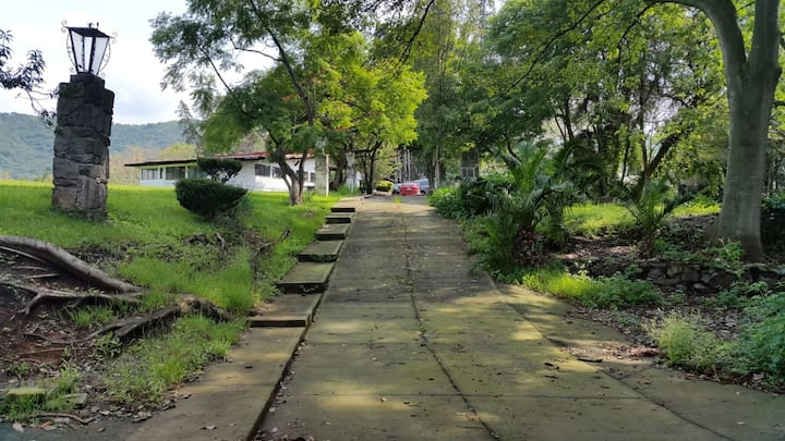 Casa Grande Gran Jardín Y Juegos Dentro Del Pueblo - Valle de Bravo