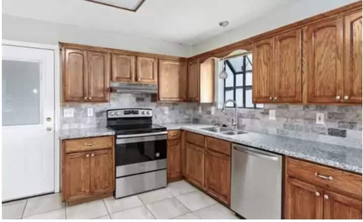 Beautiful In Beaumont W/ All The Amenities - Beaumont, TX