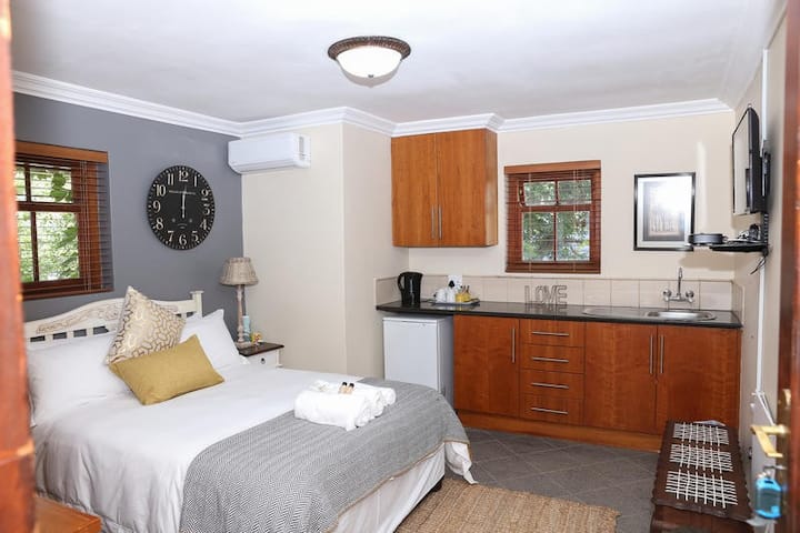 Travellers Double Room - Brits