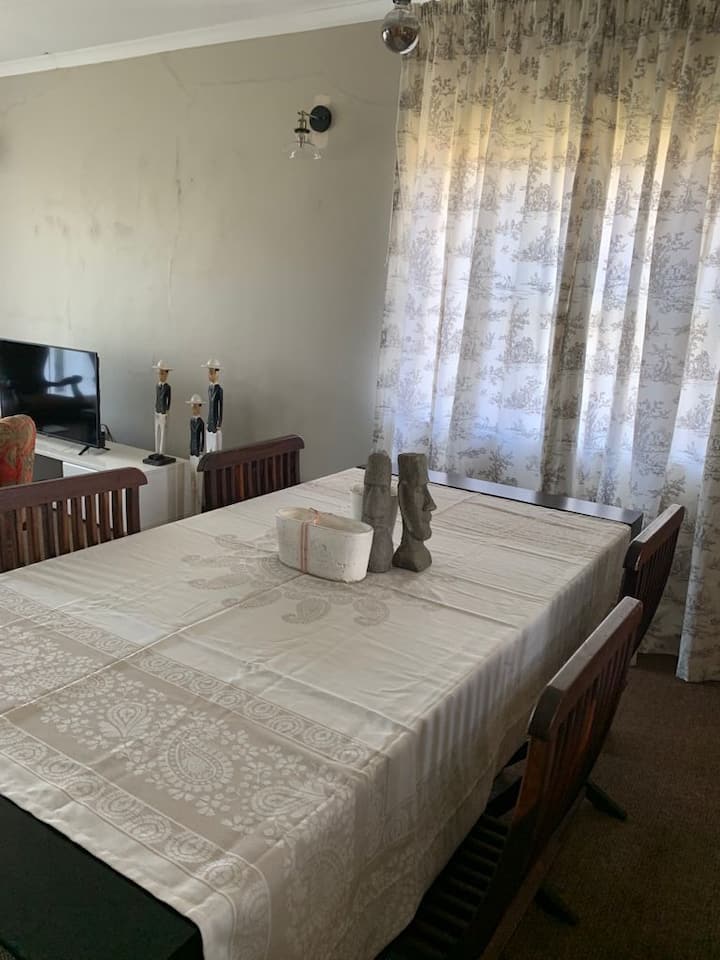 Perfect For Contractors. Unit In Green Garden. - Emalahleni