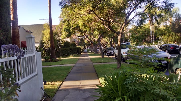 Historic 1 Br - W. Hollywood Bungalow - Hollywood, CA