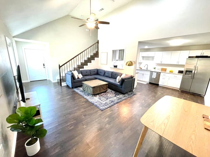 Home With 2 Car Garage And Large Fenced Yard! - Corinth, TX