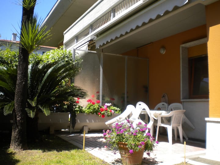 Casa Al Mare A Due Passi Dalla Spiaggia - Massa