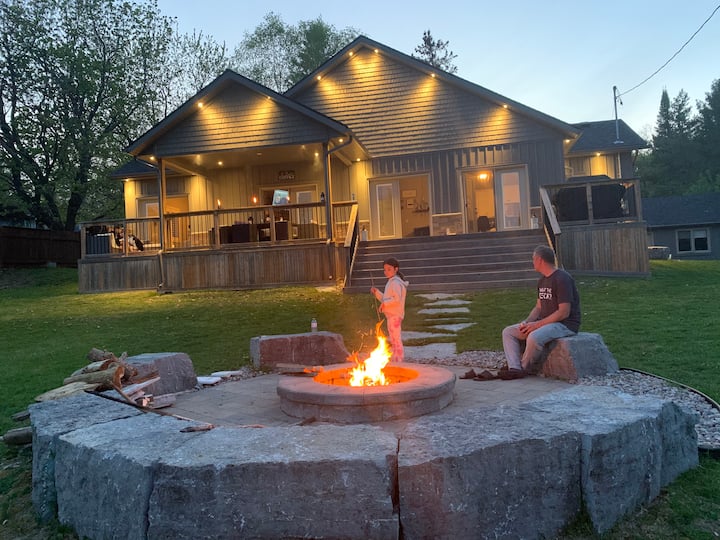 Your Cottage Escape Awaits!  Just 1.5 Hrs From To! - Kawartha Lakes
