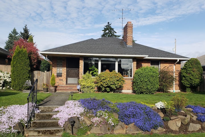 Bell's Bungalow At West Seattle - Seattle, WA