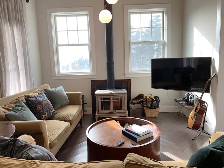 Sunny Farmhouse On The Hill, 5 Min Walk To Village - Russian Gulch State Park, Mendocino