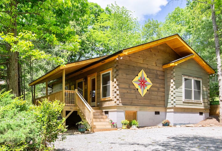 New Fantastic Log Cabin-deck,wifi ,10 Min To Avl - 위버빌