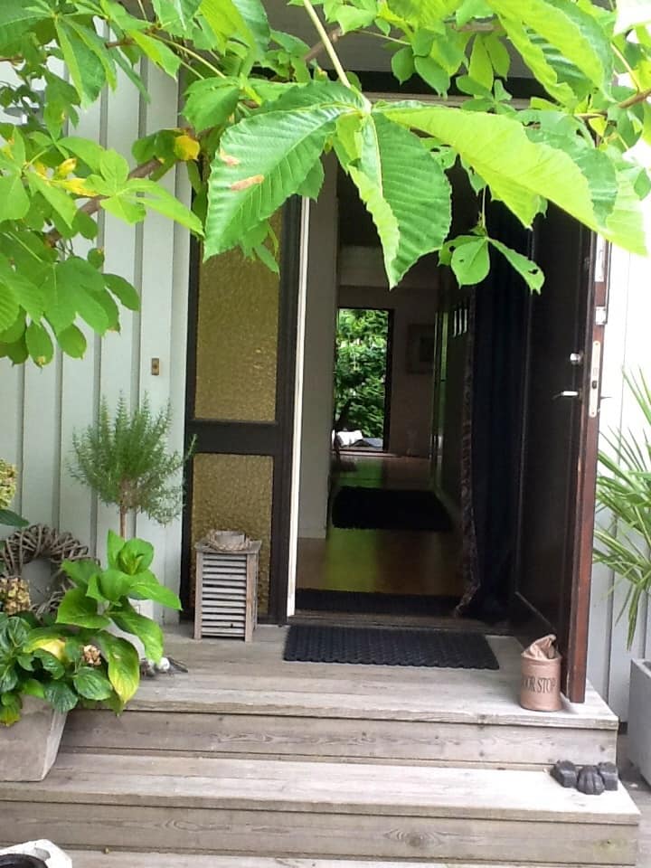 Mysigt Radhus I Naturskönt Område - Järfälla