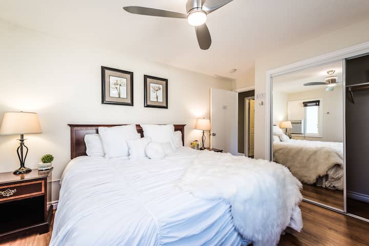 Private Entrance To Comfy Escape W/ Bar Table - Placentia